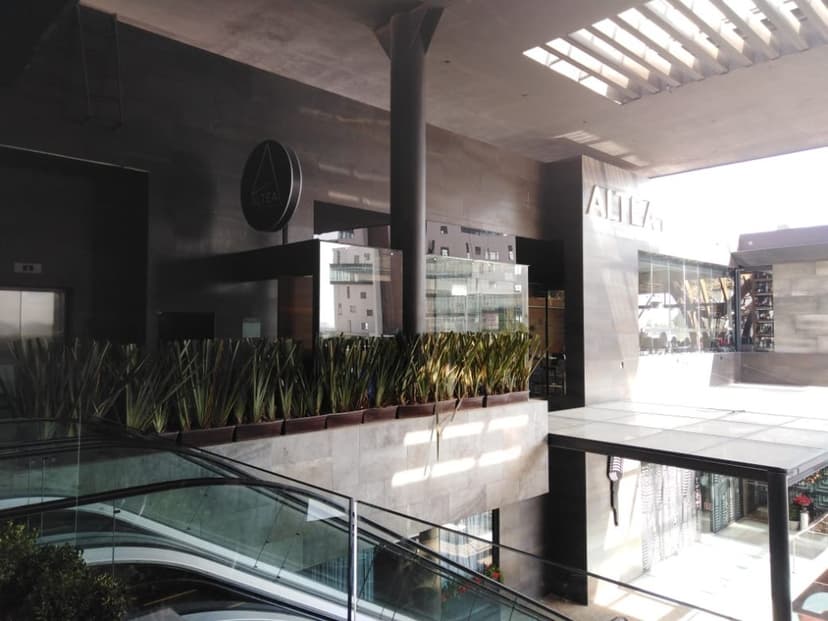 RENTA LOCAL PLAZA MARSALA ZONA ATLIXCAYOTL!! - Tu Casa Mi Casa